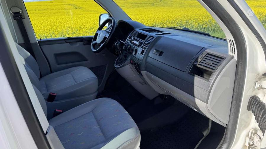White Volkswagen Transporter 2009 in Kelme, with an engine capacity of 1.90 L and mileage of 343 thousand km for 7500 €, photo 12 on AUTOMOTO.COM.LV
