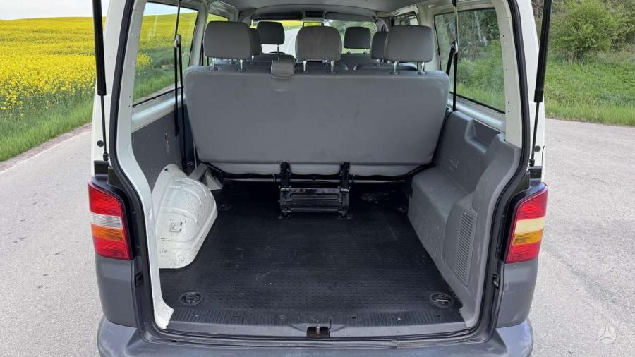 White Volkswagen Transporter 2009 in Kelme, with an engine capacity of 1.90 L and mileage of 343 thousand km for 7500 €, photo 14 on AUTOMOTO.COM.LV