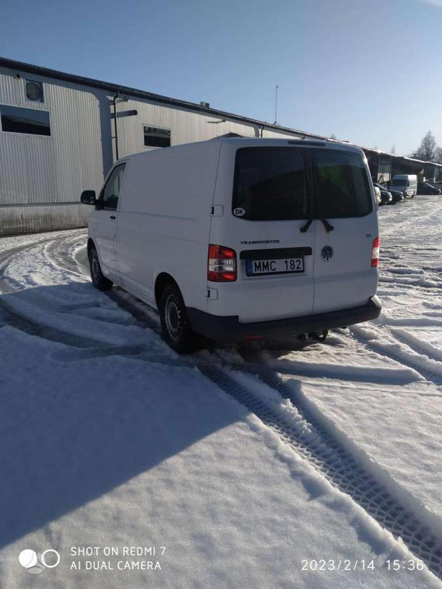 White Volkswagen Transporter 2010 in Vilnius, with an engine capacity of 1.97 L and mileage of 329 thousand km for 6050 €, photo 3 on AUTOMOTO.COM.LV