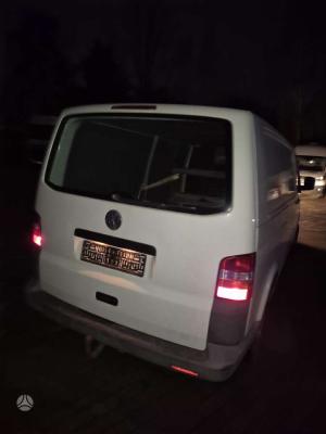 Balts Volkswagen Transporter 2010 Kauņa, ar dzinēja tilpumu 2.50 L un nobraukumu 270 tūkst. km par 4400 €, foto  vietnē AUTOMOTO.COM.LV