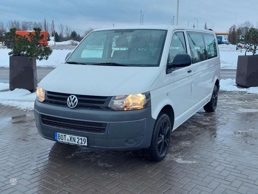 White Volkswagen Transporter 2010 in Taurage, with an engine capacity of 2.00 L and mileage of 233 thousand km for 8500 €, photo 2 on AUTOMOTO.COM.LV