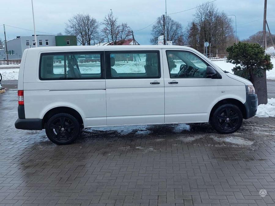 White Volkswagen Transporter 2010 in Taurage, with an engine capacity of 2.00 L and mileage of 233 thousand km for 8500 €, photo 7 on AUTOMOTO.COM.LV