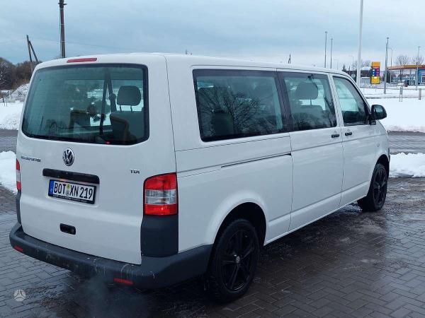 White Volkswagen Transporter 2010 in Taurage, with an engine capacity of 2.00 L and mileage of 233 thousand km for 8500 €, photo 8 on AUTOMOTO.COM.LV