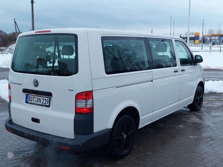 White Volkswagen Transporter 2010 in Taurage, with an engine capacity of 2.00 L and mileage of 233 thousand km for 8500 €, photo 8 on AUTOMOTO.COM.LV