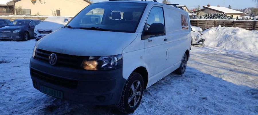 White Volkswagen Transporter 2010 in Vilnius, with an engine capacity of 2.00 L and mileage of 218 thousand km for 4999 €, photo 1 on AUTOMOTO.COM.LV