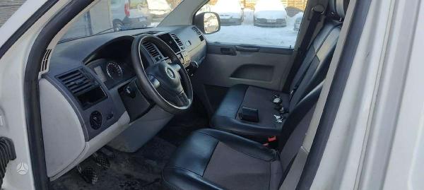 Balts Volkswagen Transporter 2010 Viļņa, ar dzinēja tilpumu 2.00 L un nobraukumu 218 tūkst. km par 4999 €, foto 3 vietnē AUTOMOTO.COM.LV