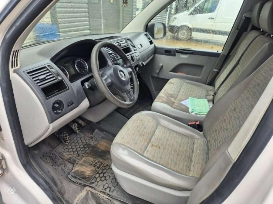 White Volkswagen Transporter 2010 in Plunge, with an engine capacity of 1.97 L and mileage of 353 thousand km for 5300 €, photo 5 on AUTOMOTO.COM.LV