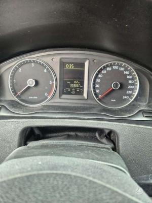White Volkswagen Transporter 2010 in Plunge, with an engine capacity of 1.97 L and mileage of 353 thousand km for 5300 €, photo 6 on AUTOMOTO.COM.LV