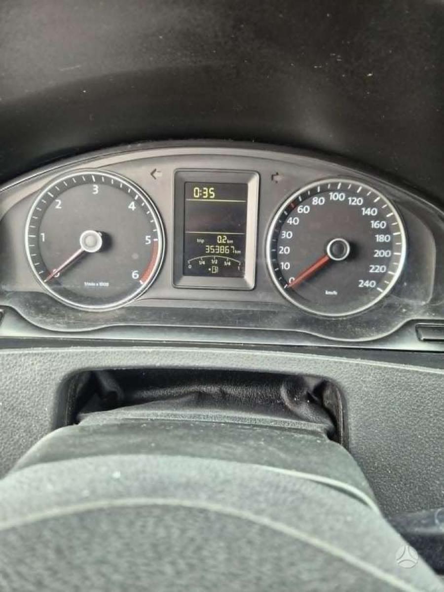 White Volkswagen Transporter 2010 in Plunge, with an engine capacity of 1.97 L and mileage of 353 thousand km for 5300 €, photo 6 on AUTOMOTO.COM.LV