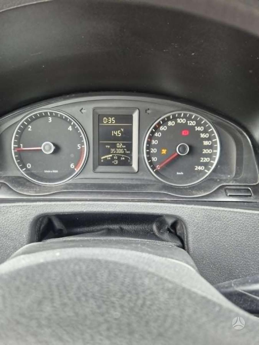 White Volkswagen Transporter 2010 in Plunge, with an engine capacity of 1.97 L and mileage of 353 thousand km for 5300 €, photo 7 on AUTOMOTO.COM.LV