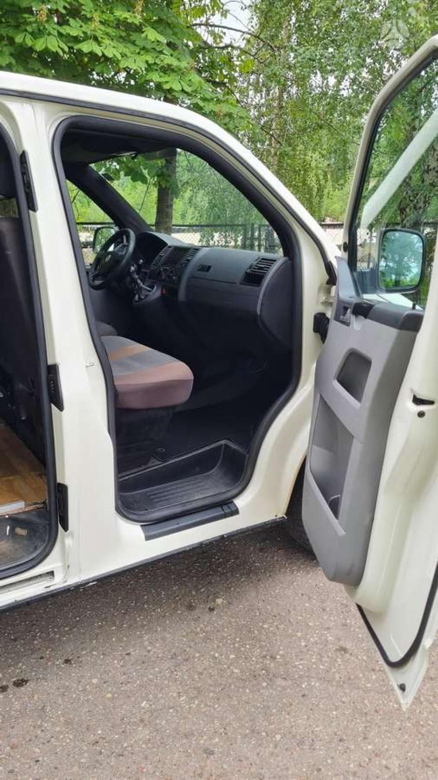 White Volkswagen Transporter 2010 in Radviliskis, with an engine capacity of 1.90 L and mileage of 224 thousand km for 5999 €, photo 13 on AUTOMOTO.COM.LV