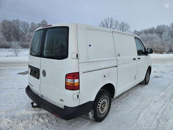 White Volkswagen Transporter 2011 in Kaisiadorys, with an engine capacity of 2.00 L and mileage of 300 thousand km for 5000 €, photo 4 on AUTOMOTO.COM.LV