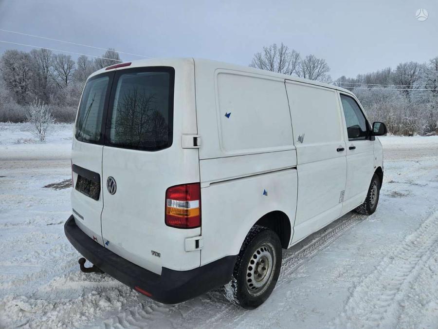 White Volkswagen Transporter 2011 in Kaisiadorys, with an engine capacity of 2.00 L and mileage of 300 thousand km for 5000 €, photo 4 on AUTOMOTO.COM.LV
