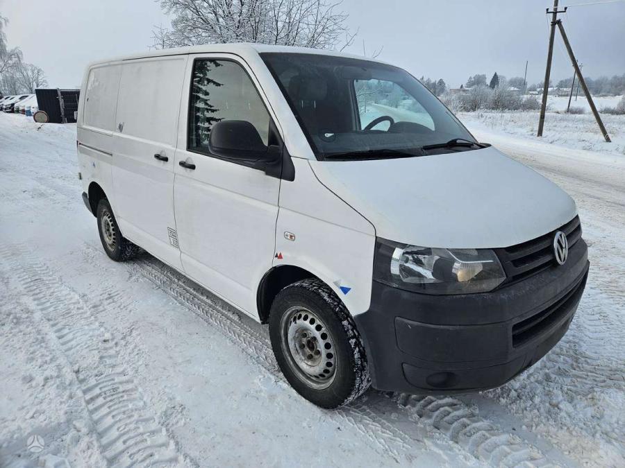 White Volkswagen Transporter 2011 in Kaisiadorys, with an engine capacity of 2.00 L and mileage of 300 thousand km for 5000 €, photo 8 on AUTOMOTO.COM.LV