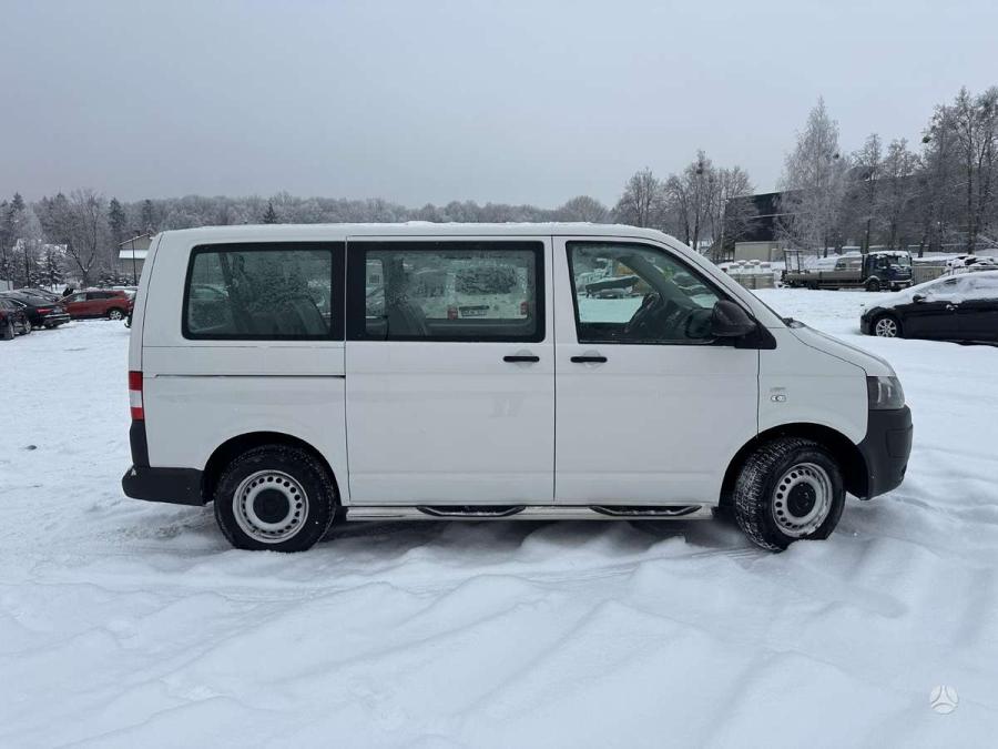 White Volkswagen Transporter 2011 in Alytus, with an engine capacity of 1.97 L and mileage of 281 thousand km for 8550 €, photo 4 on AUTOMOTO.COM.LV