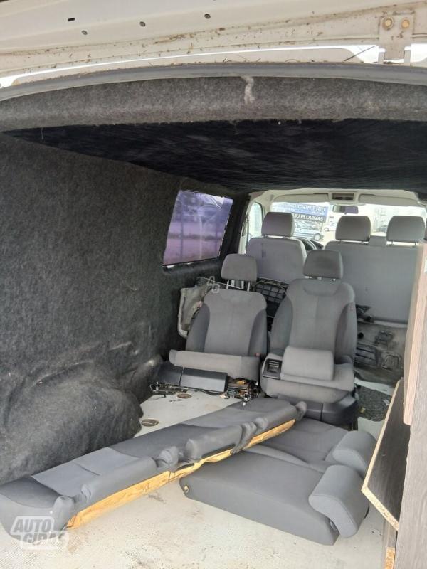 White Volkswagen Transporter 2011 in Panevezys, with an engine capacity of 2.00 L and mileage of 337 thousand km for 4450 €, photo 8 on AUTOMOTO.COM.LV