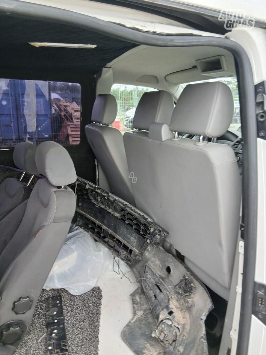 White Volkswagen Transporter 2011 in Panevezys, with an engine capacity of 2.00 L and mileage of 337 thousand km for 4450 €, photo 10 on AUTOMOTO.COM.LV