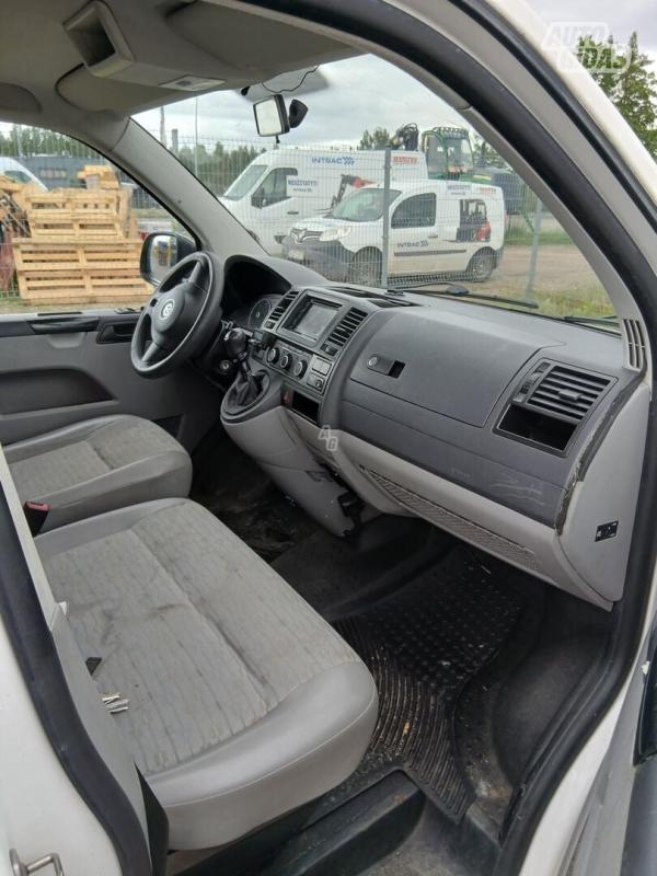 White Volkswagen Transporter 2011 in Panevezys, with an engine capacity of 2.00 L and mileage of 337 thousand km for 4450 €, photo 10 on AUTOMOTO.COM.LV