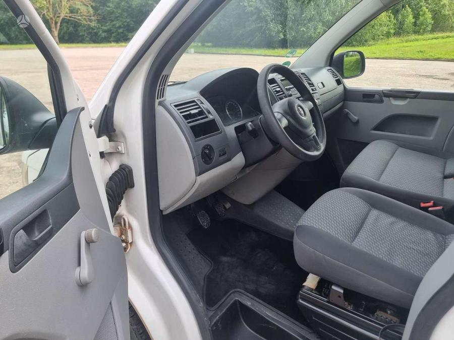 Balts Volkswagen Transporter 2011 Kauņa, ar dzinēja tilpumu 1.97 L un nobraukumu 275 tūkst. km par 8950 €, foto 12 vietnē AUTOMOTO.COM.LV