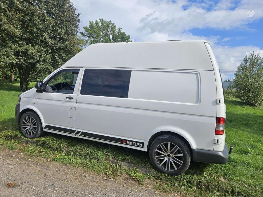 White Volkswagen Transporter 2011 in Kaisiadorys, with an engine capacity of 2.00 L and mileage of 320 thousand km for 9200 €, photo 3 on AUTOMOTO.COM.LV