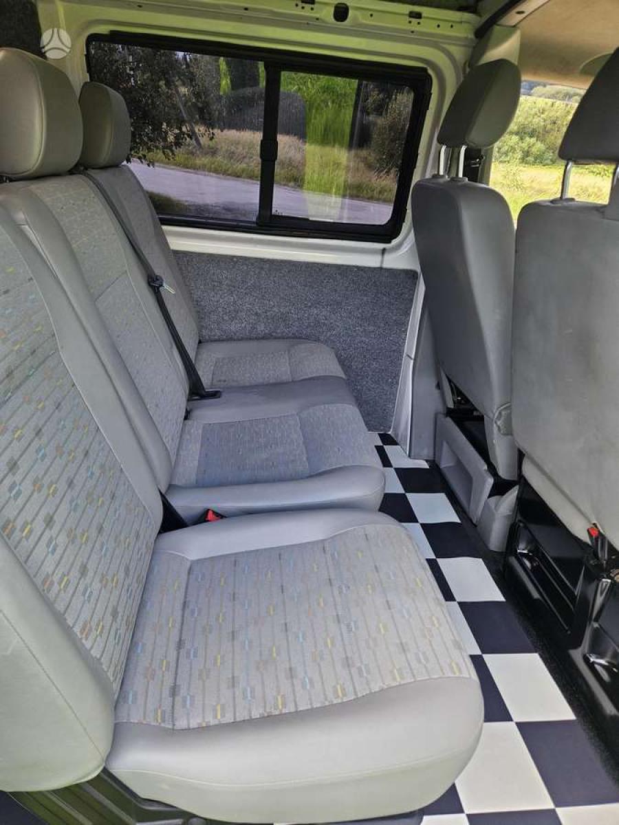 White Volkswagen Transporter 2011 in Kaisiadorys, with an engine capacity of 2.00 L and mileage of 320 thousand km for 9200 €, photo 7 on AUTOMOTO.COM.LV