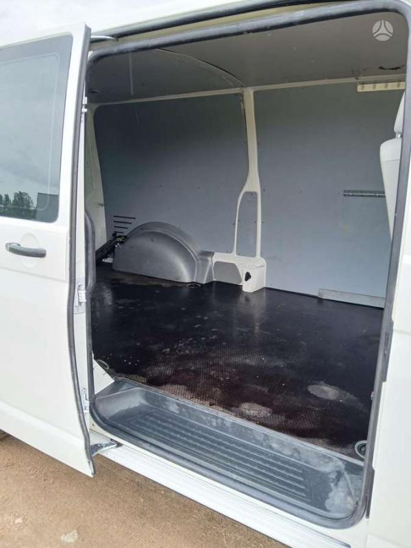 White Volkswagen Transporter 2011 in Trakai, with an engine capacity of 2.00 L and mileage of 305 thousand km for 6990 €, photo 9 on AUTOMOTO.COM.LV