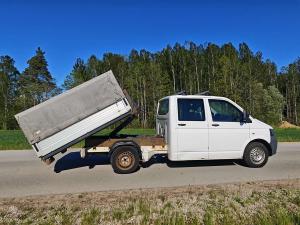 Balts Volkswagen Transporter 2011 Mažeikiai, ar dzinēja tilpumu 2.00 L un nobraukumu 318 tūkst. km par 6000 €, foto  vietnē AUTOMOTO.COM.LV