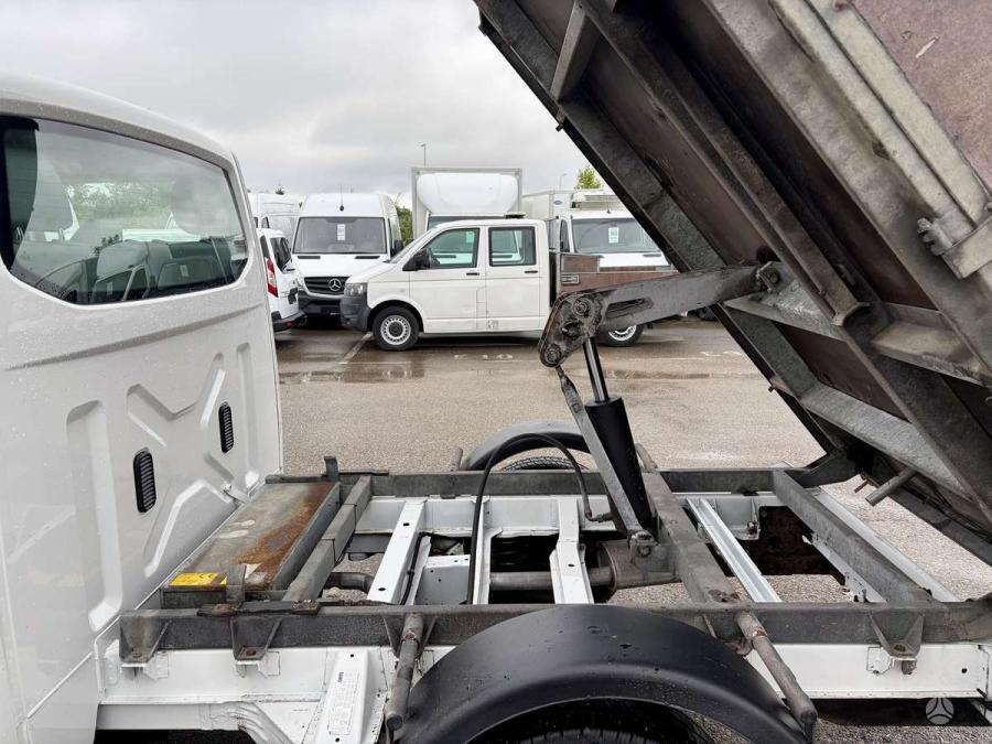 White Volkswagen Transporter 2012 in Vilnius, with an engine capacity of 1.97 L and mileage of 83 thousand km for 13900 €, photo 16 on AUTOMOTO.COM.LV
