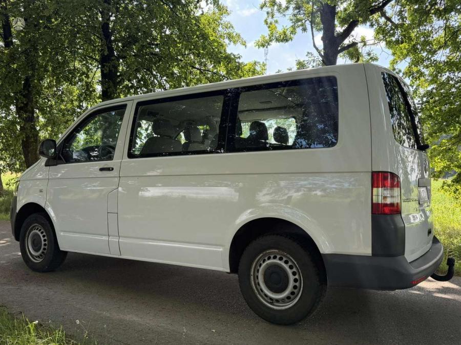 White Volkswagen Transporter 2012 in Kaunas, with an engine capacity of 2.00 L and mileage of 300 thousand km for 8400 €, photo 6 on AUTOMOTO.COM.LV