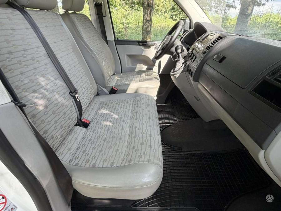 White Volkswagen Transporter 2012 in Kaunas, with an engine capacity of 2.00 L and mileage of 300 thousand km for 8400 €, photo 12 on AUTOMOTO.COM.LV