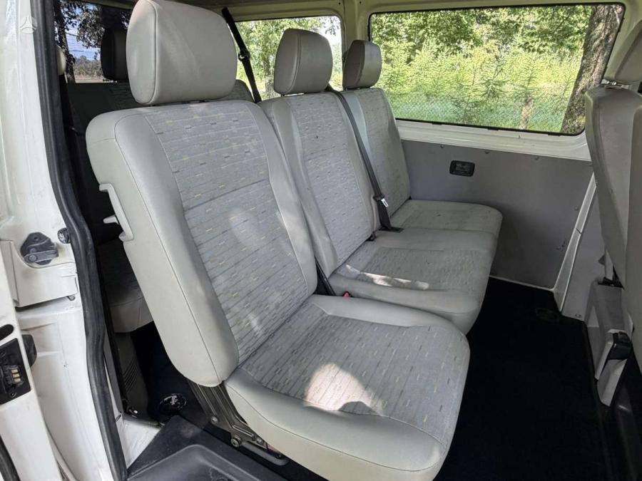 White Volkswagen Transporter 2012 in Kaunas, with an engine capacity of 2.00 L and mileage of 300 thousand km for 8400 €, photo 14 on AUTOMOTO.COM.LV