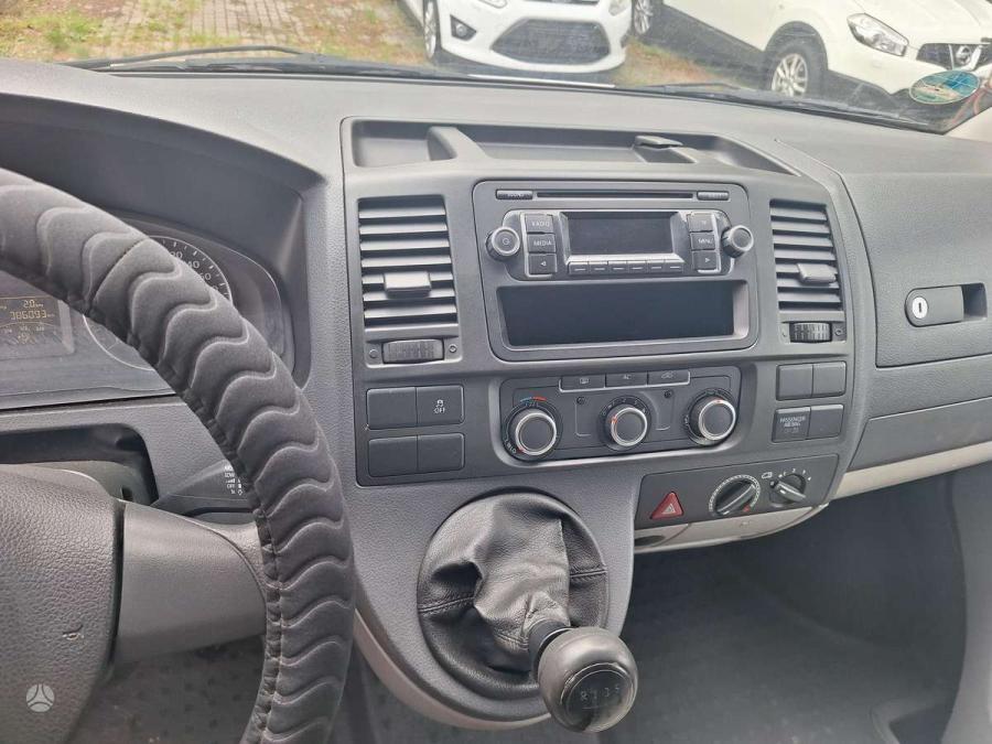 White Volkswagen Transporter 2012 in Marijampole, with an engine capacity of 1.97 L and mileage of 345 thousand km for 8000 €, photo 17 on AUTOMOTO.COM.LV