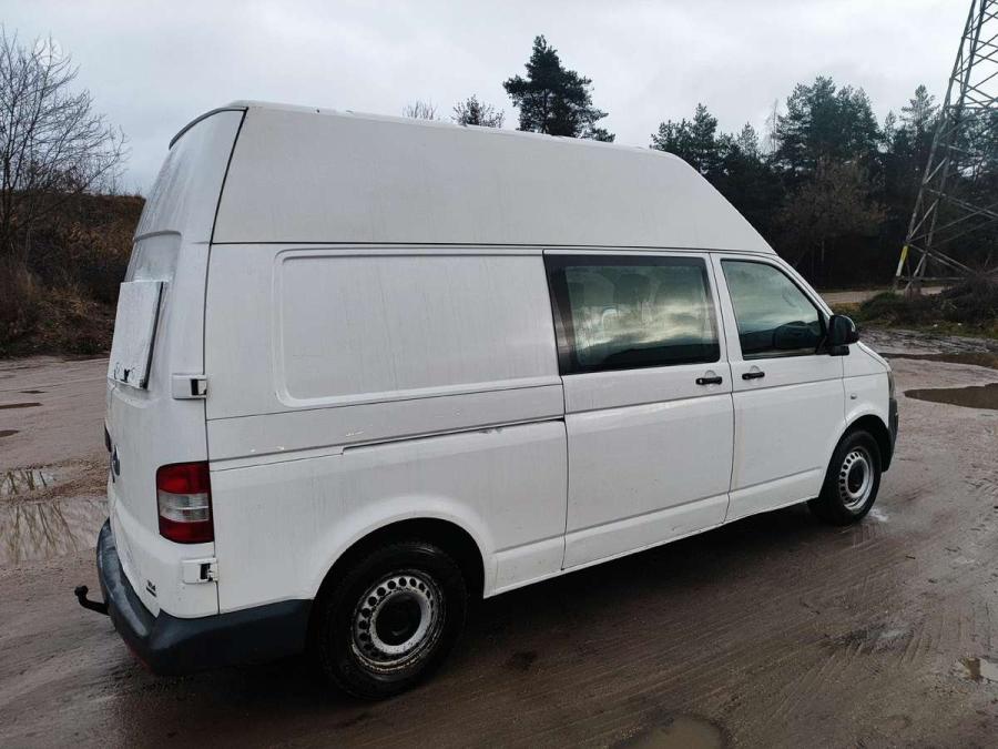 White Volkswagen Transporter 2013 in Vilnius, with an engine capacity of 2.00 L and mileage of 388 thousand km for 4550 €, photo 7 on AUTOMOTO.COM.LV