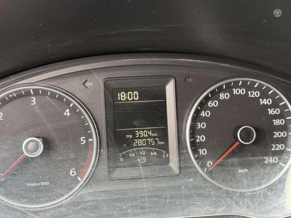 Balts Volkswagen Transporter 2013 Kupiškis, ar dzinēja tilpumu 2.00 L un nobraukumu 280 tūkst. km par 5950 €, foto 7 vietnē AUTOMOTO.COM.LV