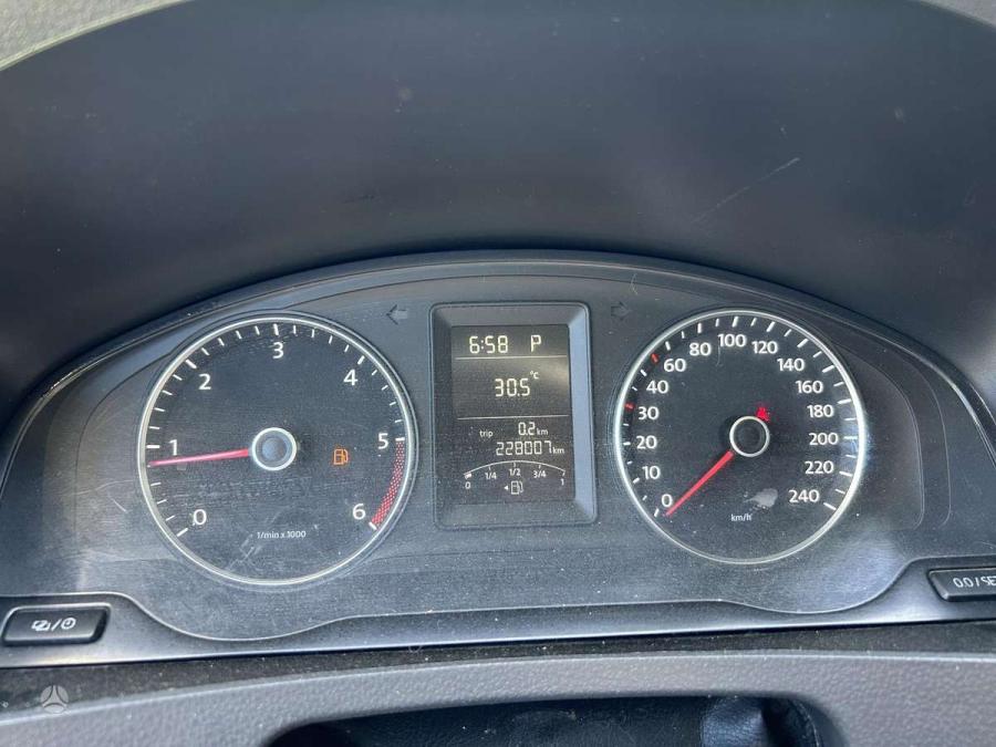 Balts Volkswagen Transporter 2013 Kretinga, ar dzinēja tilpumu 1.97 L un nobraukumu 228 tūkst. km par 3950 €, foto 19 vietnē AUTOMOTO.COM.LV