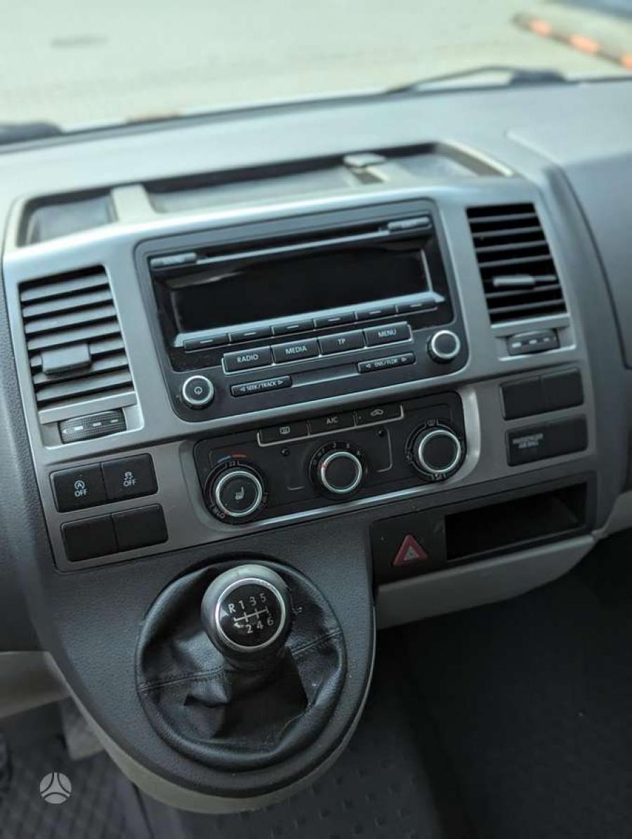 Balts Volkswagen Transporter 2013 Kauņa, ar dzinēja tilpumu 1.97 L un nobraukumu 252 tūkst. km par 6800 €, foto 25 vietnē AUTOMOTO.COM.LV