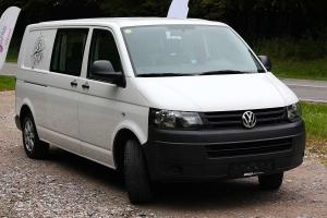 White Volkswagen Transporter 2013 in Kretinga, with an engine capacity of 1.97 L and mileage of 237 thousand km for 11999 €, photo 9 on AUTOMOTO.COM.LV