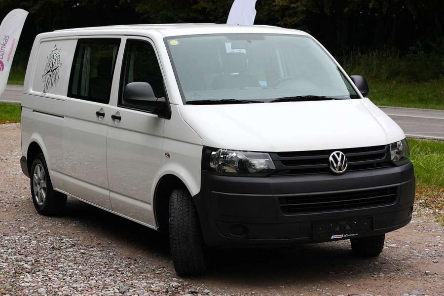 White Volkswagen Transporter 2013 in Kretinga, with an engine capacity of 1.97 L and mileage of 237 thousand km for 11999 €, photo 9 on AUTOMOTO.COM.LV