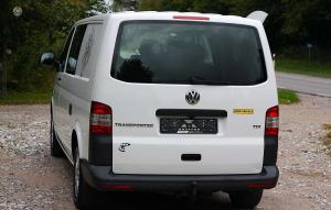 White Volkswagen Transporter 2013 in Kretinga, with an engine capacity of 1.97 L and mileage of 237 thousand km for 11999 €, photo 12 on AUTOMOTO.COM.LV