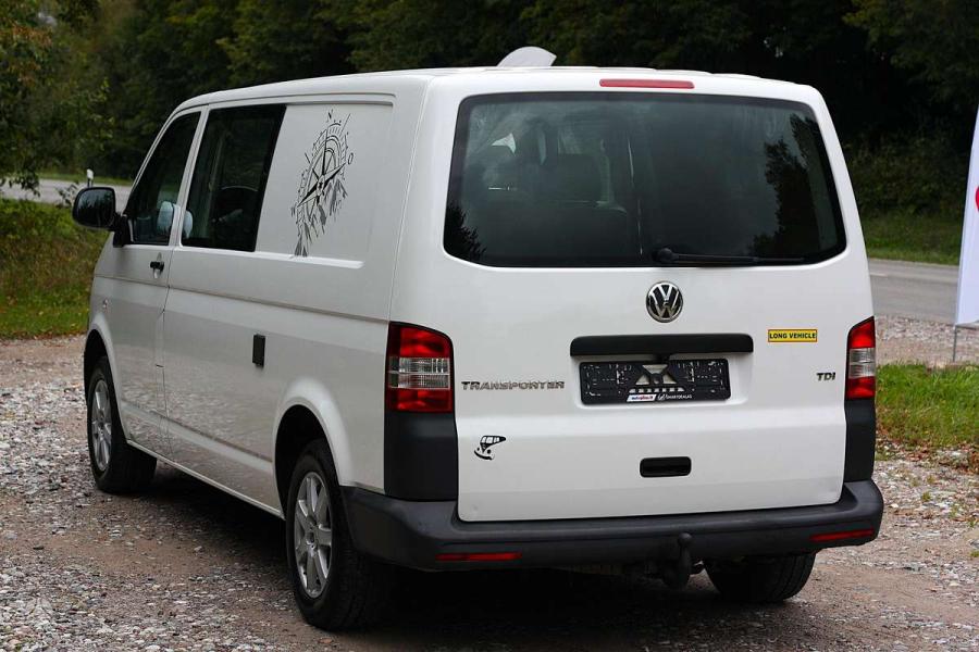 White Volkswagen Transporter 2013 in Kretinga, with an engine capacity of 1.97 L and mileage of 237 thousand km for 11999 €, photo 13 on AUTOMOTO.COM.LV