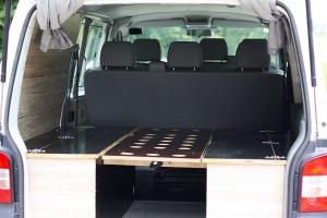 White Volkswagen Transporter 2013 in Kretinga, with an engine capacity of 1.97 L and mileage of 237 thousand km for 11999 €, photo 15 on AUTOMOTO.COM.LV