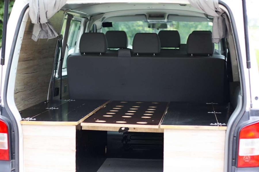 White Volkswagen Transporter 2013 in Kretinga, with an engine capacity of 1.97 L and mileage of 237 thousand km for 11999 €, photo 15 on AUTOMOTO.COM.LV