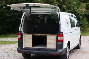 White Volkswagen Transporter 2013 in Kretinga, with an engine capacity of 1.97 L and mileage of 237 thousand km for 11999 €, photo 16 on AUTOMOTO.COM.LV