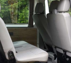 White Volkswagen Transporter 2013 in Kretinga, with an engine capacity of 1.97 L and mileage of 237 thousand km for 11999 €, photo 21 on AUTOMOTO.COM.LV