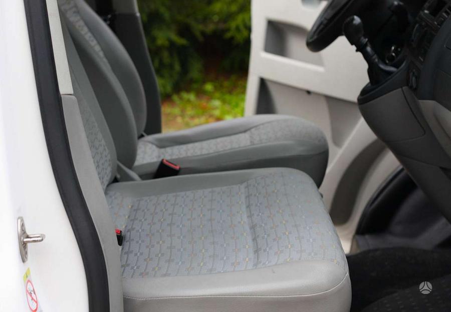 White Volkswagen Transporter 2013 in Kretinga, with an engine capacity of 1.97 L and mileage of 237 thousand km for 11999 €, photo 24 on AUTOMOTO.COM.LV