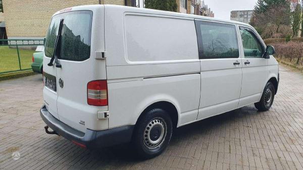 White Volkswagen Transporter 2014 in Vilnius, with an engine capacity of 2.00 L and mileage of 334 thousand km for 10000 €, photo 4 on AUTOMOTO.COM.LV