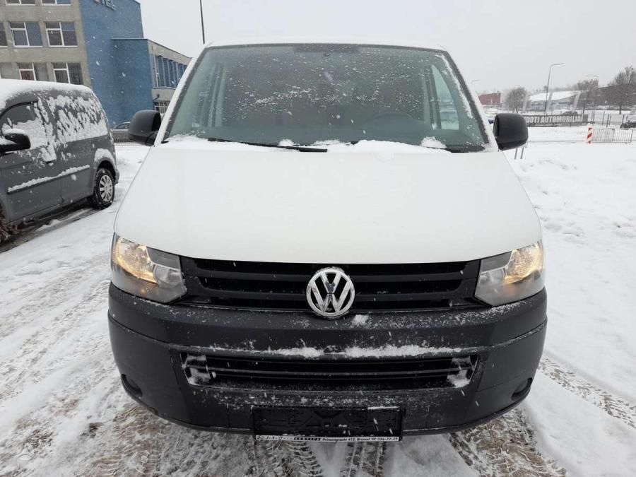 White Volkswagen Transporter 2014 in Kaunas, with an engine capacity of 2.00 L and mileage of 218 thousand km for 12200 €, photo 9 on AUTOMOTO.COM.LV