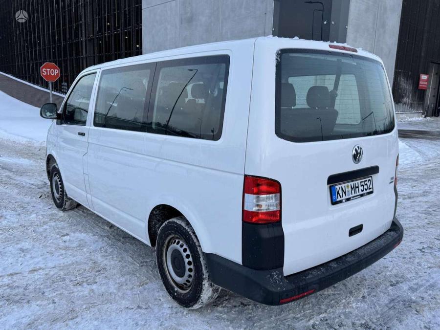 White Volkswagen Transporter 2014 in Vilnius, with an engine capacity of 1.90 L and mileage of 300 thousand km for 9550 €, photo 7 on AUTOMOTO.COM.LV