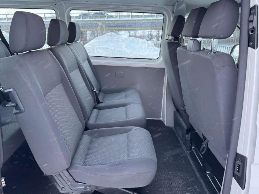 White Volkswagen Transporter 2014 in Vilnius, with an engine capacity of 1.90 L and mileage of 300 thousand km for 9550 €, photo 11 on AUTOMOTO.COM.LV