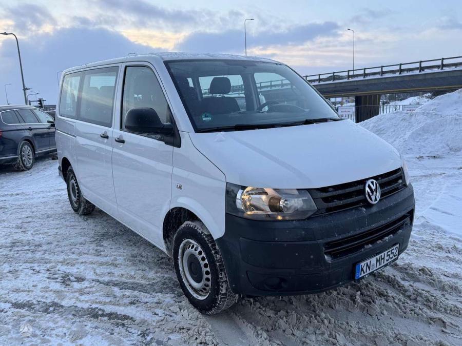 White Volkswagen Transporter 2014 in Vilnius, with an engine capacity of 1.90 L and mileage of 300 thousand km for 9350 €, photo 3 on AUTOMOTO.COM.LV